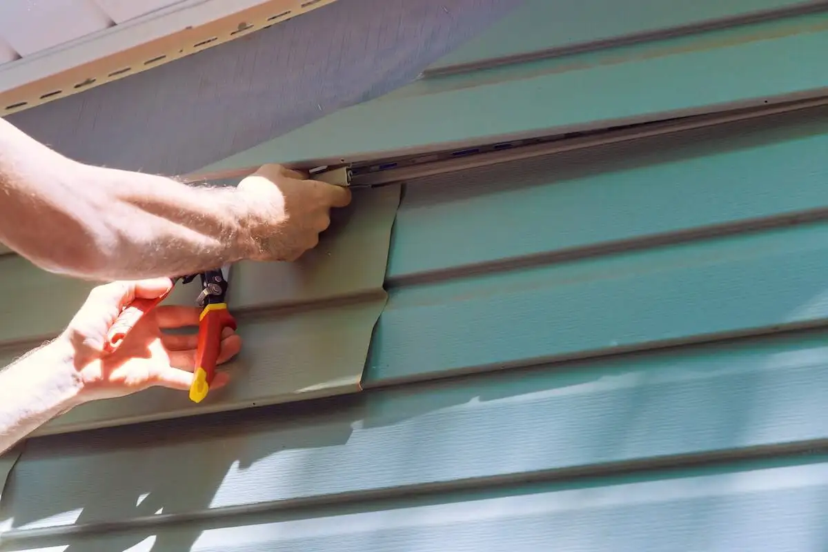 How To Match New & Old Siding With Expert Tips